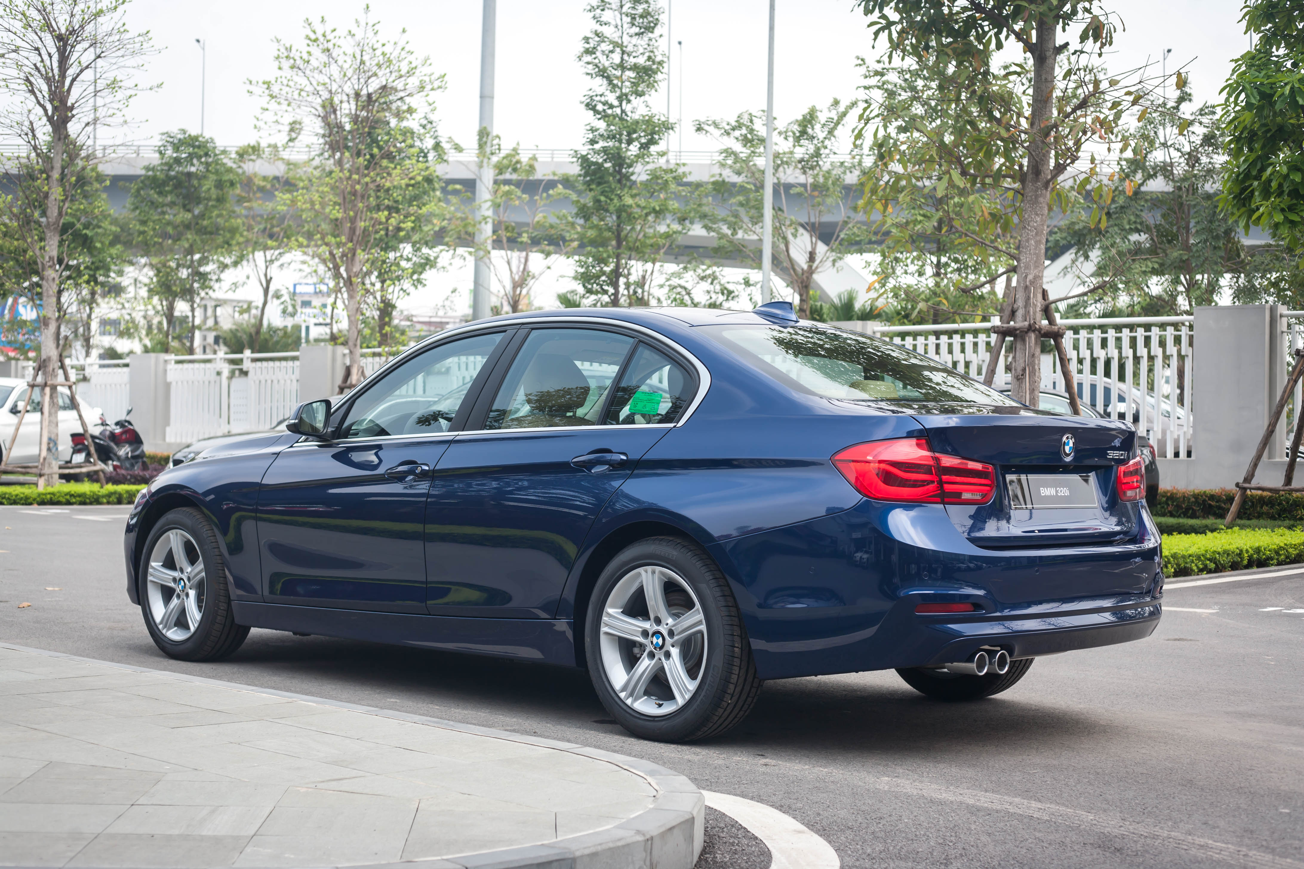 Đánh giá BMW 320i nhập Đức. Giá chỉ từ 1,355 tỷ - Đỉnh cao cảm giác lái